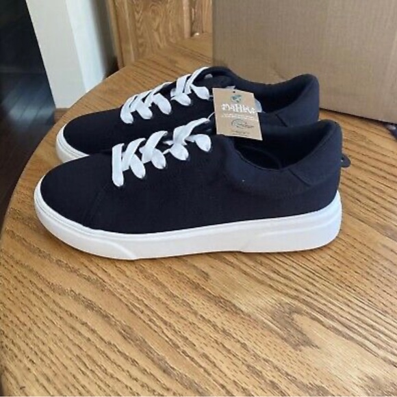 Mad Love | Shoes | Mad Love Black Sia Lace Up Low Top Canvas Sneakers ...